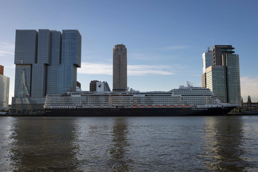 Holland America Line’s nieuwste schip 'Rotterdam' gedoopt - Travelpro