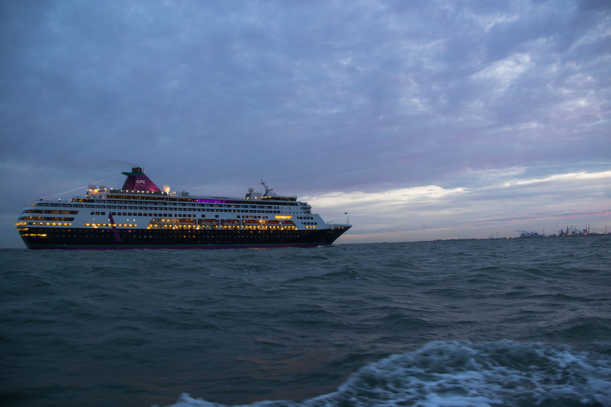 Eerste Caribische cruise Corendon vertrokken vanuit IJmuiden - Travelpro