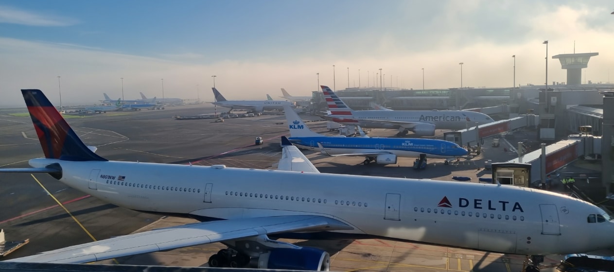 Delegatie Delta in gesprek met minister over krimp Schiphol - Travelpro